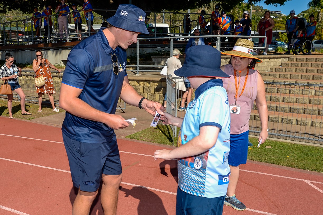 Dunn encourages next generation at Challenge Games | Cowboys