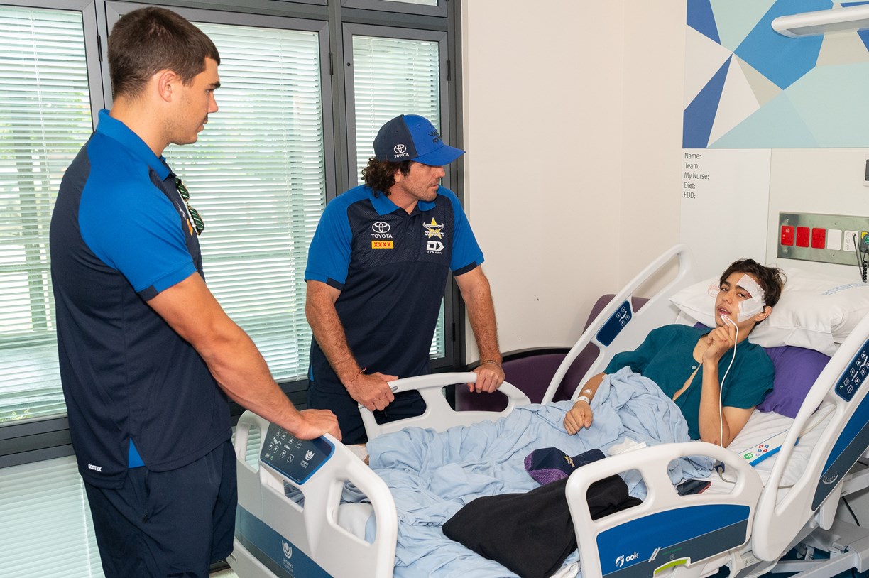 Cowboys' Christmas cheer in Children's Ward | Cowboys