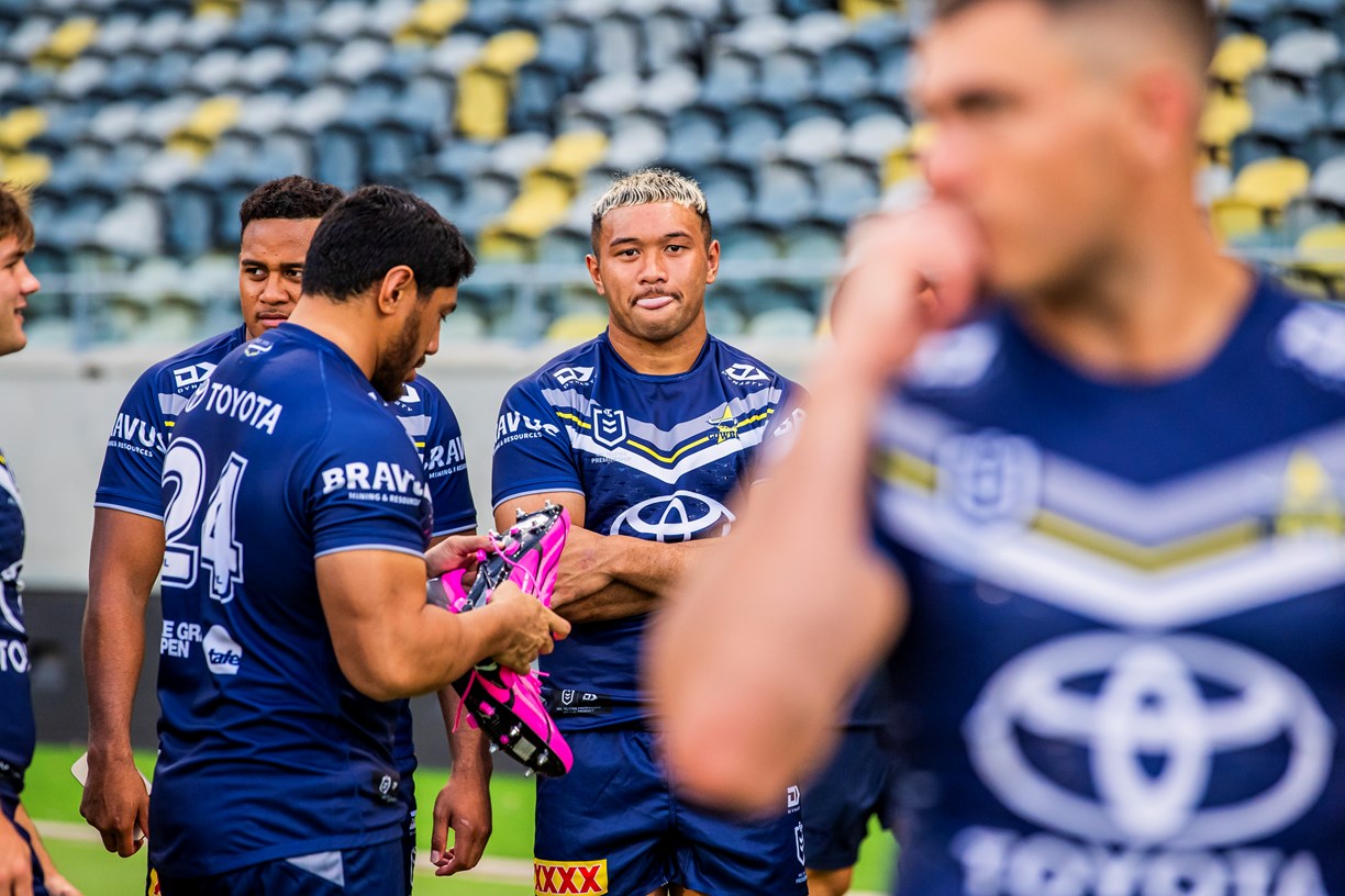 Gallery: Behind the scenes at our 2024 team photo | Cowboys